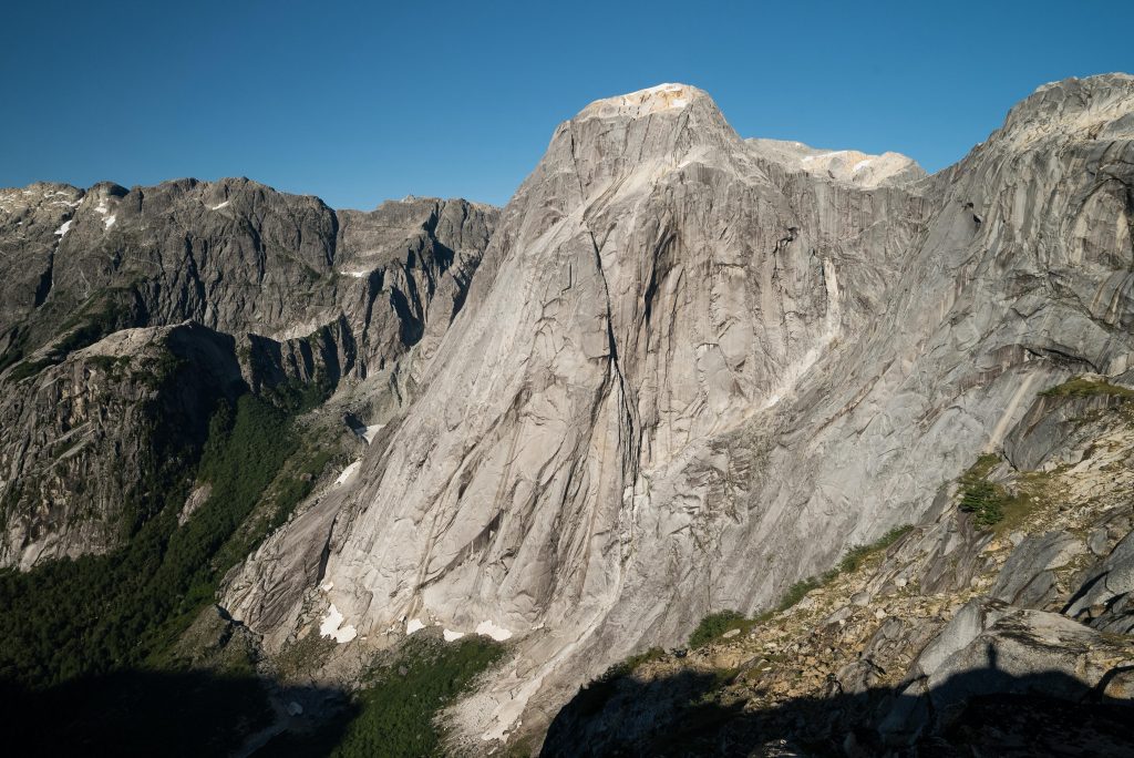 Escalada El Monstruo en Valle Cochamó - Andesguides